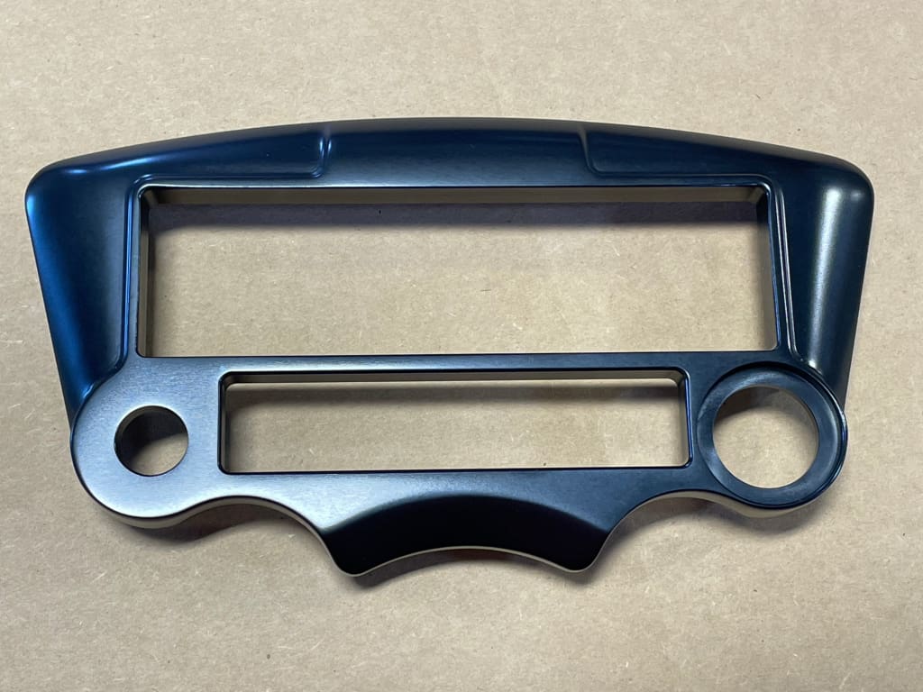 BIG DOG MOTORCYCLES 2009-10 BULLDOG BAGGER OEM ALPINE RADIO FASCIA COV ...